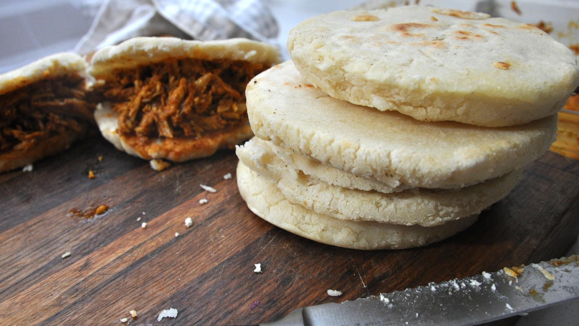 Arepas Venezolanas: Receta Tradicional - IdeasParaCocinar