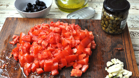 Salsa Putanesca: Receta Italiana (Fácil) - IdeasParaCocinar