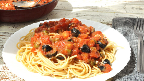 Salsa Putanesca: Receta Italiana (Fácil) - IdeasParaCocinar