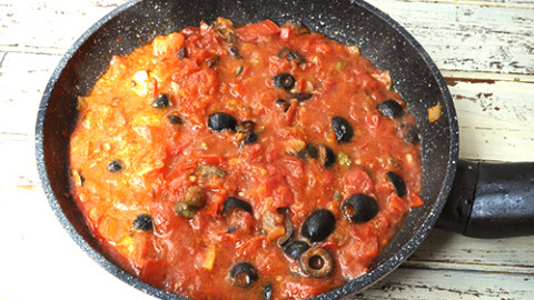 Salsa Putanesca: Receta Italiana (Fácil) - IdeasParaCocinar